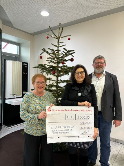 Spendenübergabe der Karl Endrich KG an den Verein "Stadt für Kinder e.V ...